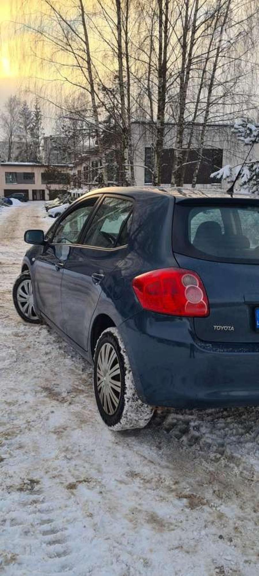 Blue Toyota Auris 2007 in Vilnius, with an engine capacity of 2.00 L and mileage of 294 thousand km for 1950 €, photo 11 on AUTOMOTO.COM.LV