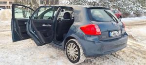 Blue Toyota Auris 2007 in Vilnius, with an engine capacity of 2.00 L and mileage of 294 thousand km for 1950 €, photo 18 on AUTOMOTO.COM.LV