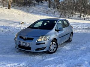 Zils Toyota Auris 2007 Viļņa, ar dzinēja tilpumu 2.00 L un nobraukumu 296 tūkst. km par 2699 €, foto  vietnē AUTOMOTO.COM.LV