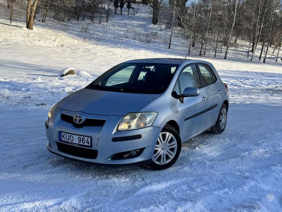 Zils Toyota Auris 2007 Viļņa, ar dzinēja tilpumu 2.00 L un nobraukumu 296 tūkst. km par 2699 €, foto 1 vietnē AUTOMOTO.COM.LV