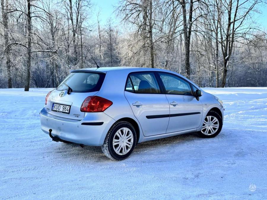 Zils Toyota Auris 2007 Viļņa, ar dzinēja tilpumu 2.00 L un nobraukumu 296 tūkst. km par 2699 €, foto 2 vietnē AUTOMOTO.COM.LV