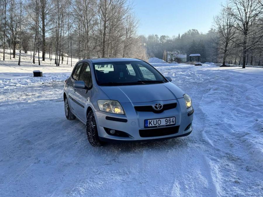 Zils Toyota Auris 2007 Viļņa, ar dzinēja tilpumu 2.00 L un nobraukumu 296 tūkst. km par 2699 €, foto 5 vietnē AUTOMOTO.COM.LV