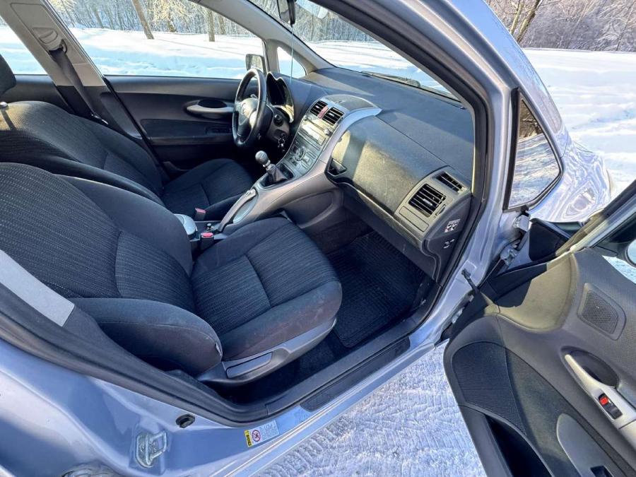 Zils Toyota Auris 2007 Viļņa, ar dzinēja tilpumu 2.00 L un nobraukumu 296 tūkst. km par 2699 €, foto 11 vietnē AUTOMOTO.COM.LV