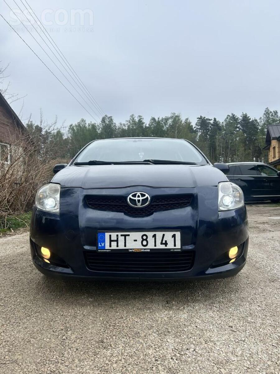 Zils Toyota Auris 2007 Rīga, ar dzinēja tilpumu 2.00 L un nobraukumu 298 tūkst. km par 1800 €, foto 1 vietnē AUTOMOTO.COM.LV