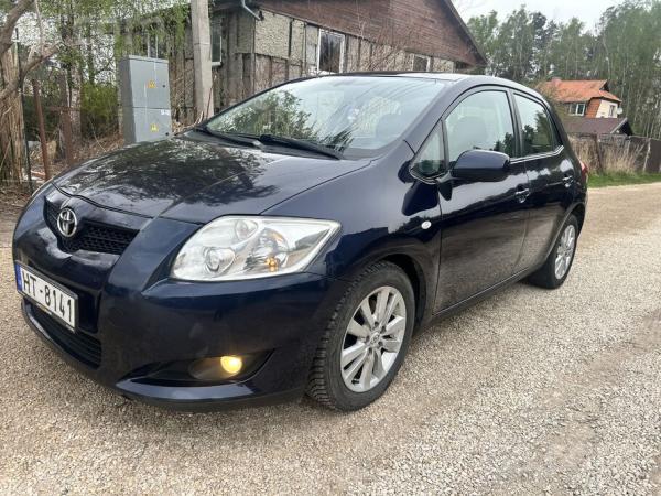 Zils Toyota Auris 2007 Rīga, ar dzinēja tilpumu 2.00 L un nobraukumu 298 tūkst. km par 1800 €, foto 3 vietnē AUTOMOTO.COM.LV