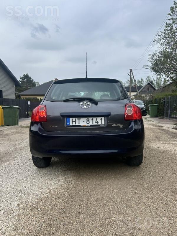 Zils Toyota Auris 2007 Rīga, ar dzinēja tilpumu 2.00 L un nobraukumu 298 tūkst. km par 1800 €, foto 4 vietnē AUTOMOTO.COM.LV