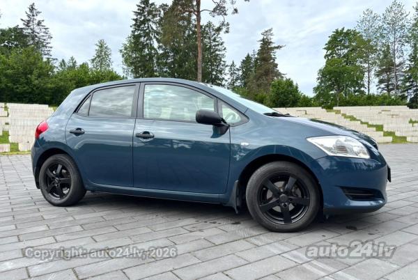 Zils Toyota Auris 2007 Rapla, ar dzinēja tilpumu 1.60 L un nobraukumu 246 tūkst. km par 2890 €, foto 2 vietnē AUTOMOTO.COM.LV