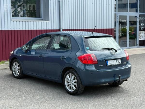Blue Toyota Auris 2007 in Riga, with an engine capacity of 2.00 L and mileage of 288 thousand km for 2590 €, photo 3 on AUTOMOTO.COM.LV