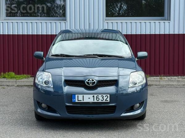 Blue Toyota Auris 2007 in Riga, with an engine capacity of 2.00 L and mileage of 288 thousand km for 2590 €, photo 5 on AUTOMOTO.COM.LV
