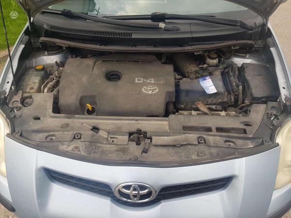 Blue Toyota Auris 2007 in Vilnius, with an engine capacity of 2.00 L and mileage of 301 thousand km for 2300 €, photo 5 on AUTOMOTO.COM.LV