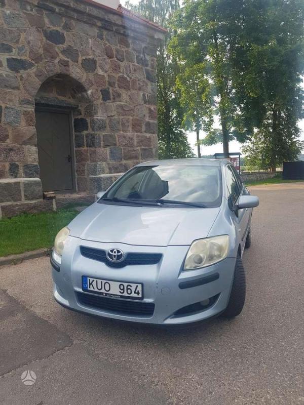 Blue Toyota Auris 2007 in Vilnius, with an engine capacity of 2.00 L and mileage of 301 thousand km for 2300 €, photo 6 on AUTOMOTO.COM.LV