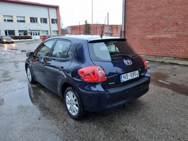 Blue Toyota Auris 2007 in Jekabpils, with an engine capacity of 2.00 L and mileage of 253 thousand km for 3950 €, photo 7 on AUTOMOTO.COM.LV
