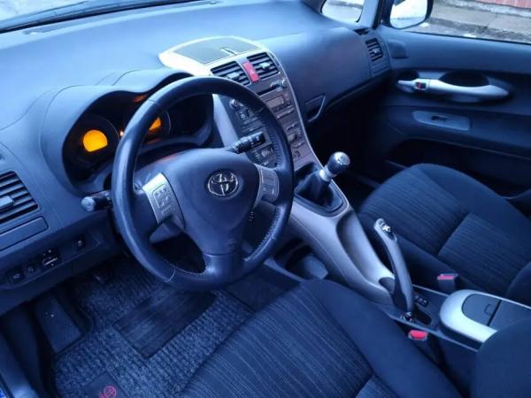 Blue Toyota Auris 2007 in Jekabpils, with an engine capacity of 2.00 L and mileage of 253 thousand km for 3950 €, photo 9 on AUTOMOTO.COM.LV