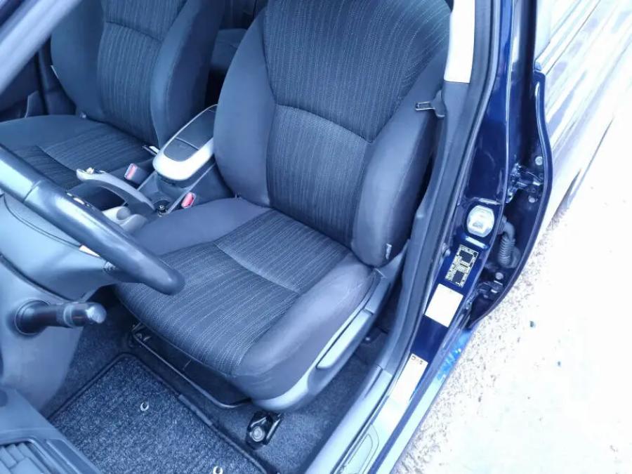 Zils Toyota Auris 2007 Jēkabpils, ar dzinēja tilpumu 2.00 L un nobraukumu 253 tūkst. km par 3950 €, foto 12 vietnē AUTOMOTO.COM.LV