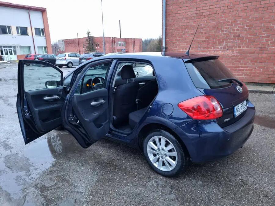 Zils Toyota Auris 2007 Jēkabpils, ar dzinēja tilpumu 2.00 L un nobraukumu 253 tūkst. km par 3950 €, foto 14 vietnē AUTOMOTO.COM.LV