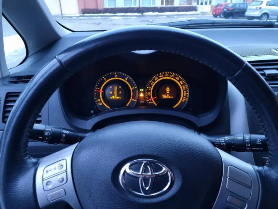 Zils Toyota Auris 2007 Jēkabpils, ar dzinēja tilpumu 2.00 L un nobraukumu 253 tūkst. km par 3950 €, foto 19 vietnē AUTOMOTO.COM.LV