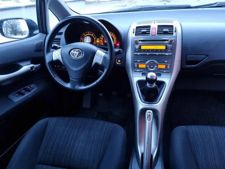 Zils Toyota Auris 2007 Jēkabpils, ar dzinēja tilpumu 2.00 L un nobraukumu 253 tūkst. km par 3950 €, foto 20 vietnē AUTOMOTO.COM.LV