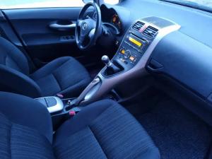 Zils Toyota Auris 2007 Jēkabpils, ar dzinēja tilpumu 2.00 L un nobraukumu 253 tūkst. km par 3950 €, foto 22 vietnē AUTOMOTO.COM.LV