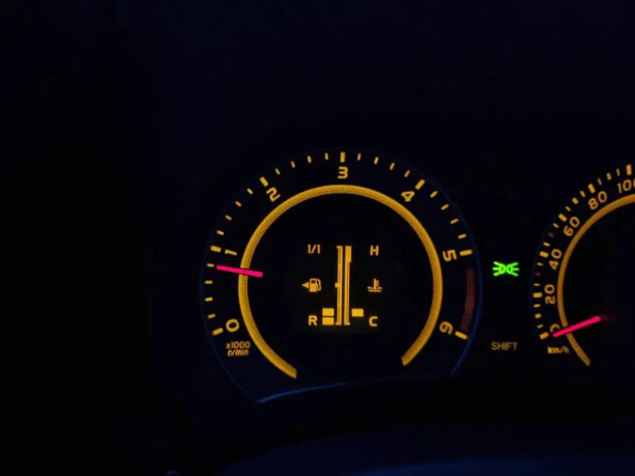 Zils Toyota Auris 2007 Jēkabpils, ar dzinēja tilpumu 2.00 L un nobraukumu 253 tūkst. km par 3950 €, foto 26 vietnē AUTOMOTO.COM.LV