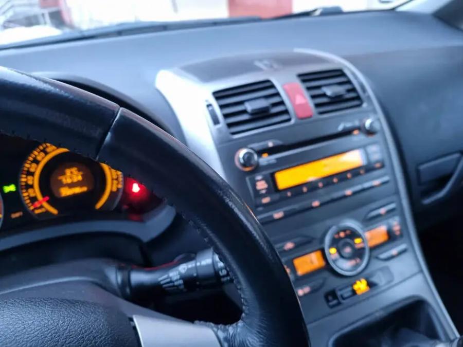 Zils Toyota Auris 2007 Jēkabpils, ar dzinēja tilpumu 2.00 L un nobraukumu 253 tūkst. km par 3950 €, foto 27 vietnē AUTOMOTO.COM.LV