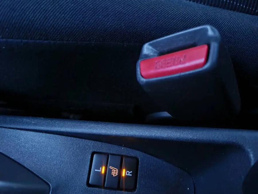 Zils Toyota Auris 2007 Jēkabpils, ar dzinēja tilpumu 2.00 L un nobraukumu 253 tūkst. km par 3950 €, foto 29 vietnē AUTOMOTO.COM.LV