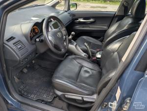 Blue Toyota Auris 2007 in Klaipeda, with an engine capacity of 2.20 L and mileage of 279 thousand km for 2200 €, photo 10 on AUTOMOTO.COM.LV