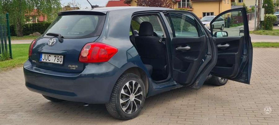 Zils Toyota Auris 2007 Viļņa, ar dzinēja tilpumu 2.00 L un nobraukumu 319 tūkst. km par 2250 €, foto 15 vietnē AUTOMOTO.COM.LV