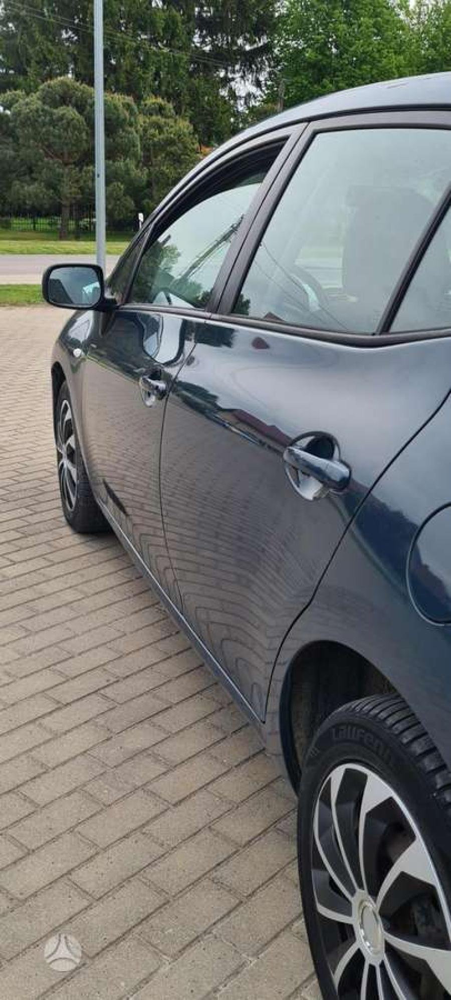 Zils Toyota Auris 2007 Viļņa, ar dzinēja tilpumu 2.00 L un nobraukumu 319 tūkst. km par 2250 €, foto 25 vietnē AUTOMOTO.COM.LV