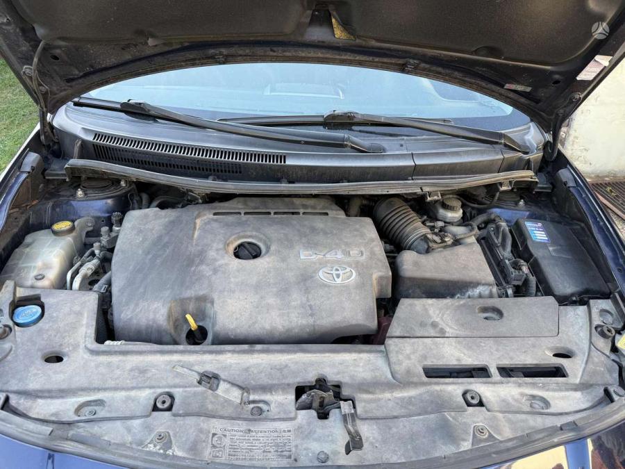 Blue Toyota Auris 2007 in Utena, with an engine capacity of 2.00 L and mileage of 191 thousand km for 2900 €, photo 7 on AUTOMOTO.COM.LV
