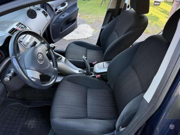 Blue Toyota Auris 2007 in Utena, with an engine capacity of 2.00 L and mileage of 191 thousand km for 2900 €, photo 8 on AUTOMOTO.COM.LV