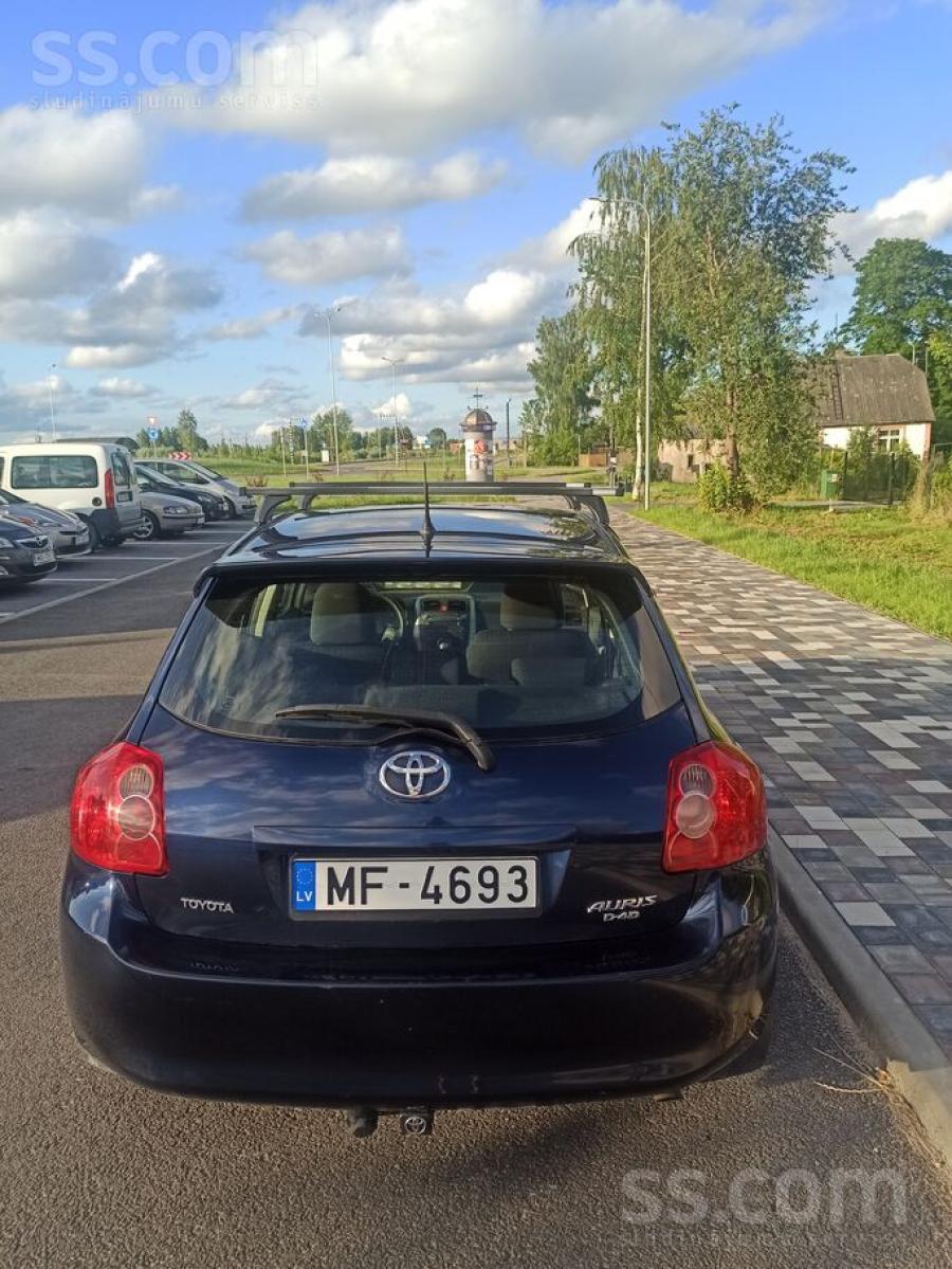 Zils Toyota Auris 2007 Jelgava, ar dzinēja tilpumu 2.00 L un nobraukumu 309 tūkst. km par 2500 €, foto 3 vietnē AUTOMOTO.COM.LV