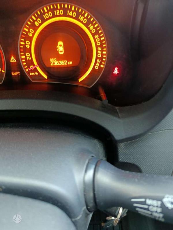 Blue Toyota Auris 2007 in Panevezys, with an engine capacity of 2.00 L and mileage of 263 thousand km for 1850 €, photo 6 on AUTOMOTO.COM.LV