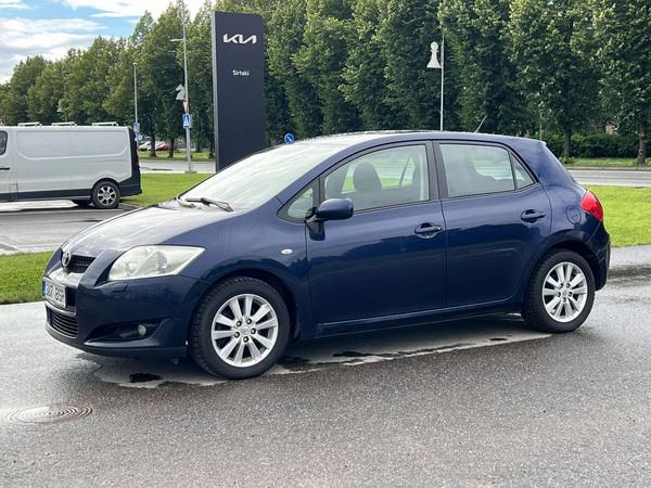 Blue Toyota Auris 2007 in Narva, with an engine capacity of 2.00 L and mileage of 190 thousand km for 1999 €, photo 1 on AUTOMOTO.COM.LV