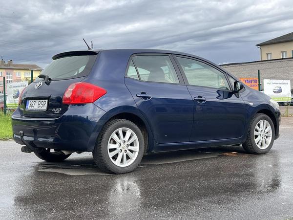 Blue Toyota Auris 2007 in Narva, with an engine capacity of 2.00 L and mileage of 190 thousand km for 1999 €, photo 7 on AUTOMOTO.COM.LV