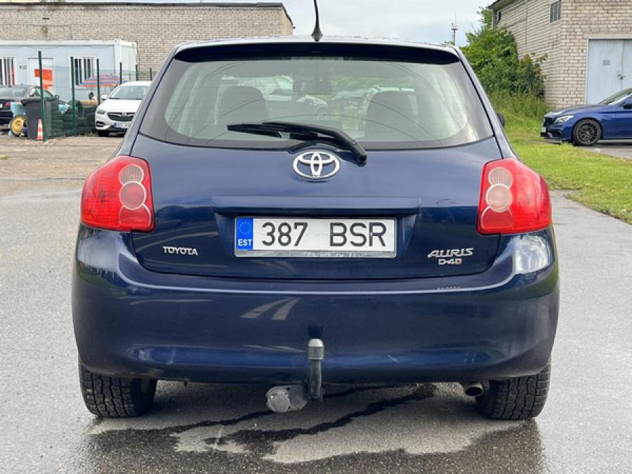Blue Toyota Auris 2007 in Narva, with an engine capacity of 2.00 L and mileage of 190 thousand km for 1999 €, photo 9 on AUTOMOTO.COM.LV