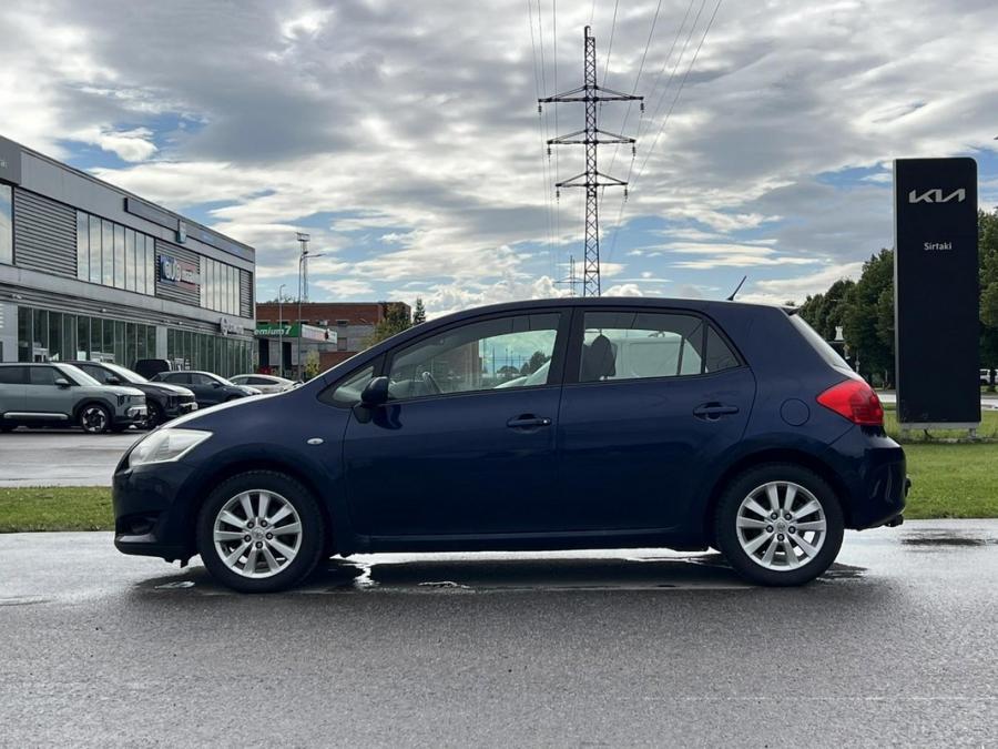 Blue Toyota Auris 2007 in Narva, with an engine capacity of 2.00 L and mileage of 190 thousand km for 1999 €, photo 15 on AUTOMOTO.COM.LV