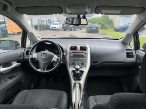 Blue Toyota Auris 2007 in Narva, with an engine capacity of 2.00 L and mileage of 190 thousand km for 1999 €, photo 20 on AUTOMOTO.COM.LV