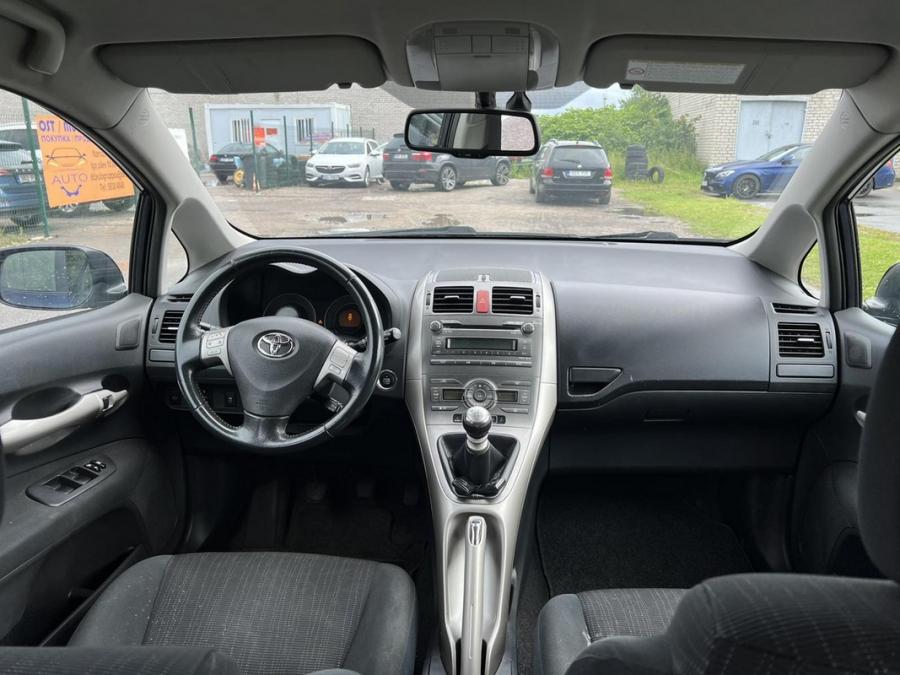 Blue Toyota Auris 2007 in Narva, with an engine capacity of 2.00 L and mileage of 190 thousand km for 1999 €, photo 20 on AUTOMOTO.COM.LV