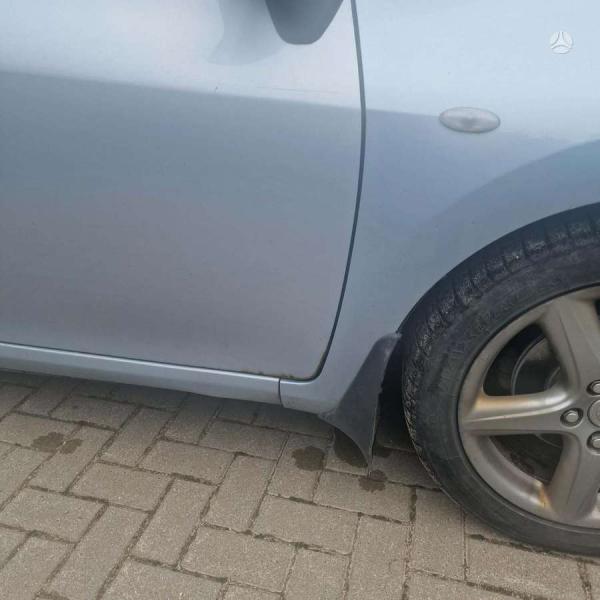 Blue Toyota Auris 2007 in Vilnius, with an engine capacity of 1.36 L and mileage of 282 thousand km for 1500 €, photo 6 on AUTOMOTO.COM.LV