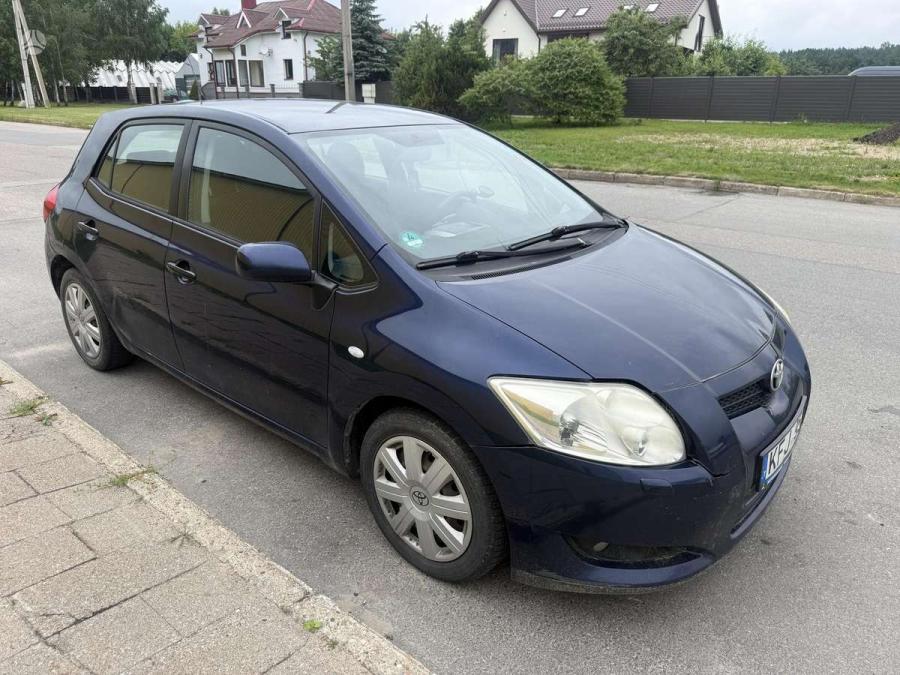 Blue Toyota Auris 2007 in Vilnius, with an engine capacity of 1.40 L and mileage of 250 thousand km for 950 €, photo 4 on AUTOMOTO.COM.LV