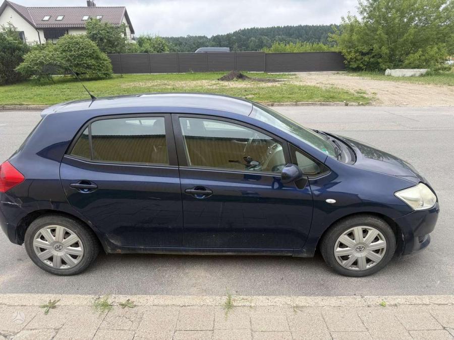 Blue Toyota Auris 2007 in Vilnius, with an engine capacity of 1.40 L and mileage of 250 thousand km for 950 €, photo 5 on AUTOMOTO.COM.LV