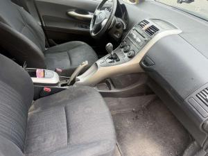 Blue Toyota Auris 2007 in Vilnius, with an engine capacity of 1.40 L and mileage of 250 thousand km for 950 €, photo 9 on AUTOMOTO.COM.LV