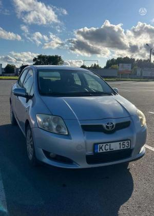 Zils Toyota Auris 2007 Šauļi, ar dzinēja tilpumu 2.00 L un nobraukumu 327 tūkst. km par 1650 €, foto  vietnē AUTOMOTO.COM.LV
