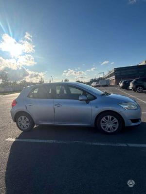 Blue Toyota Auris 2007 in Siauliai, with an engine capacity of 2.00 L and mileage of 327 thousand km for 1650 €, photo 3 on AUTOMOTO.COM.LV