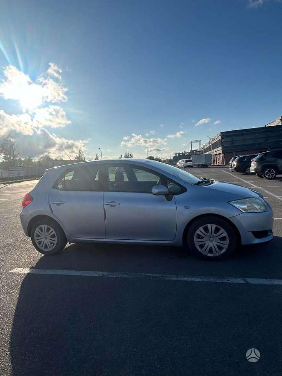 Blue Toyota Auris 2007 in Siauliai, with an engine capacity of 2.00 L and mileage of 327 thousand km for 1650 €, photo 3 on AUTOMOTO.COM.LV