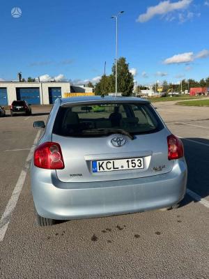 Blue Toyota Auris 2007 in Siauliai, with an engine capacity of 2.00 L and mileage of 327 thousand km for 1650 €, photo 4 on AUTOMOTO.COM.LV
