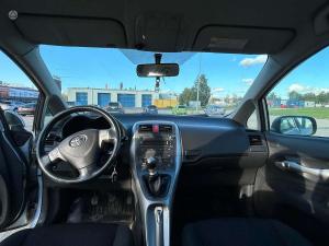 Blue Toyota Auris 2007 in Siauliai, with an engine capacity of 2.00 L and mileage of 327 thousand km for 1650 €, photo 7 on AUTOMOTO.COM.LV