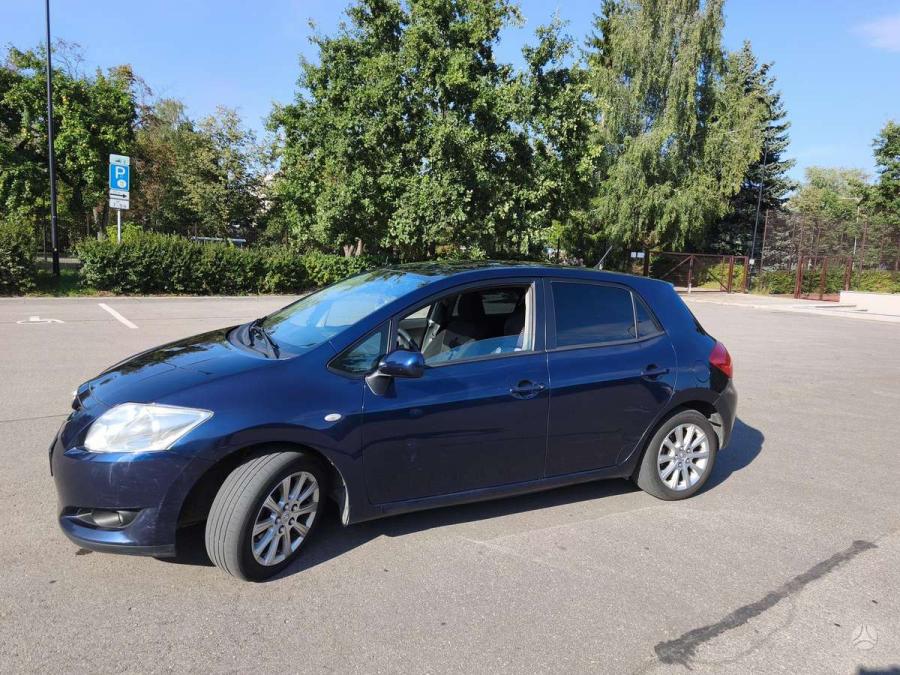 Zils Toyota Auris 2007 Viļņa, ar dzinēja tilpumu 1.60 L un nobraukumu 350 tūkst. km par 2200 €, foto 4 vietnē AUTOMOTO.COM.LV