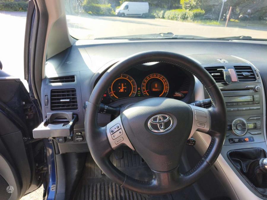 Zils Toyota Auris 2007 Viļņa, ar dzinēja tilpumu 1.60 L un nobraukumu 350 tūkst. km par 2200 €, foto 7 vietnē AUTOMOTO.COM.LV