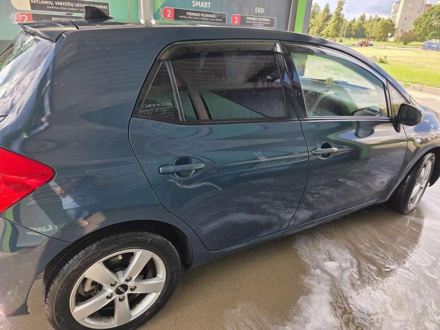 Zils Toyota Auris 2007 Kupiškis, ar dzinēja tilpumu 2.00 L un nobraukumu 237 tūkst. km par 2100 €, foto 3 vietnē AUTOMOTO.COM.LV